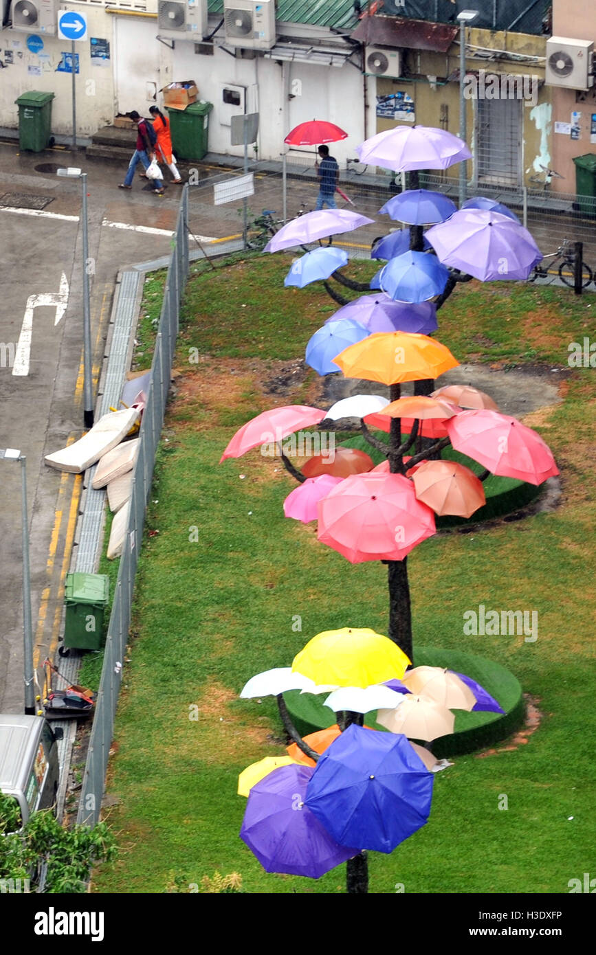 People holding umbrellas hi-res stock photography and images - Alamy