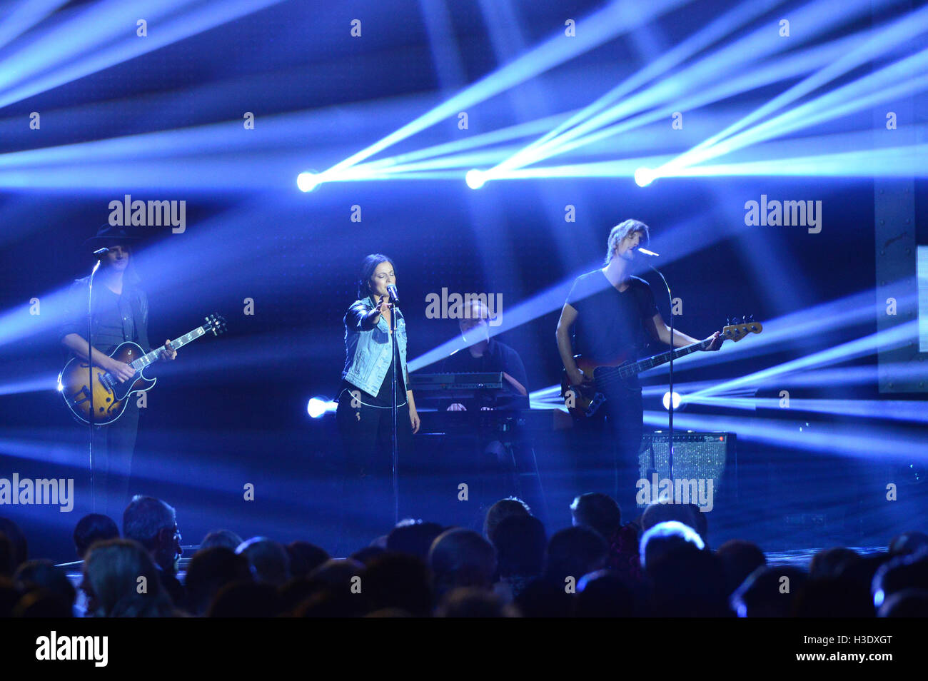 Hamburg, Germany. 06th Oct, 2016. Stefanie Kloss with her band ...