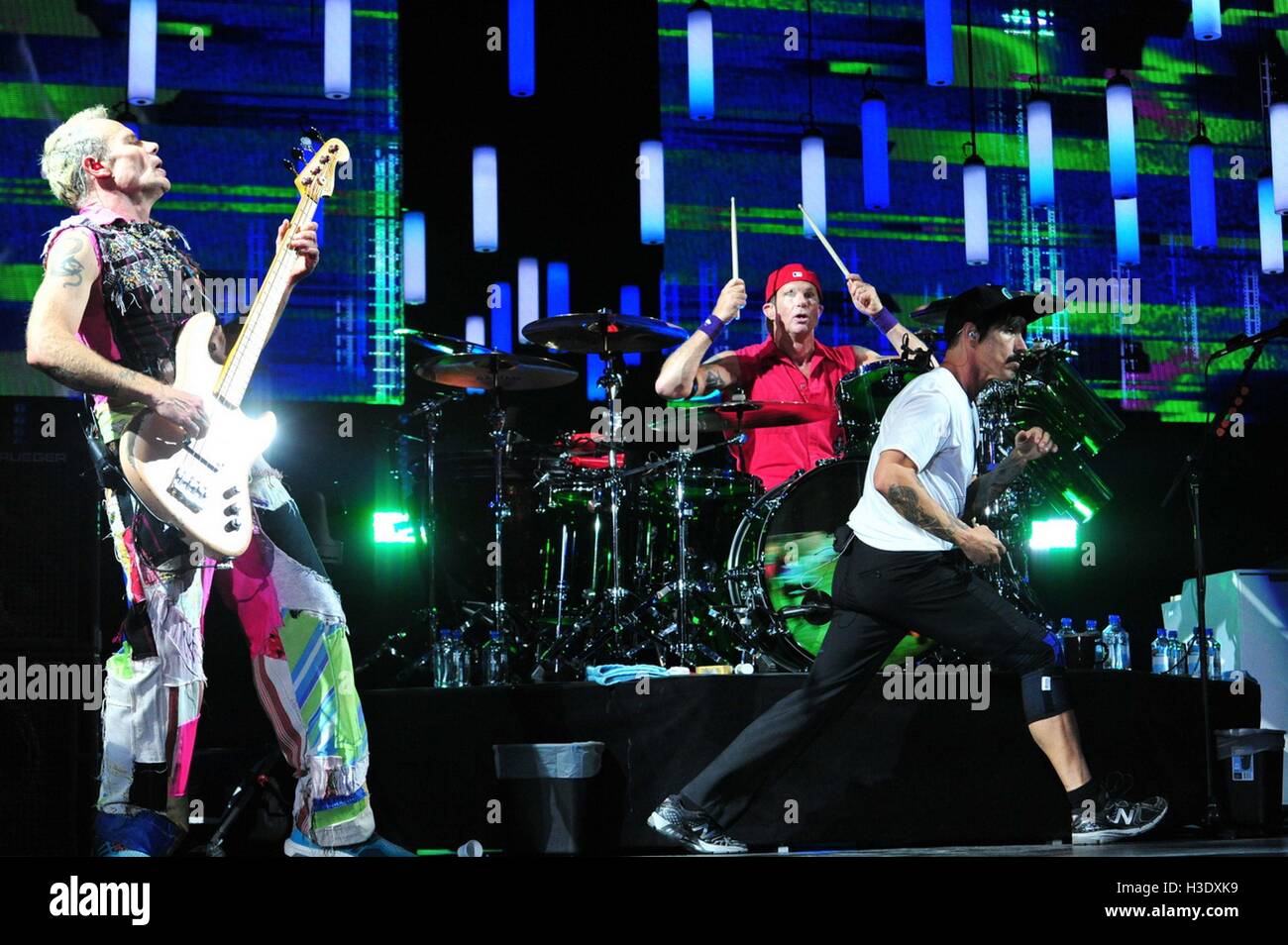 Hamburg, Deutschland. 06th Oct, 2016. Red Hot Chili Peppers live in ...