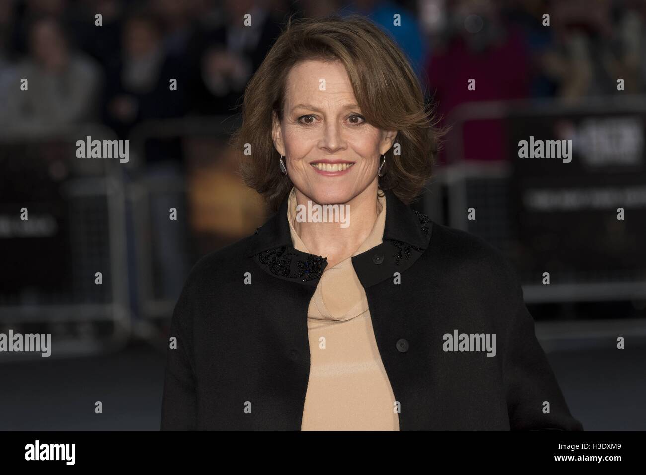 London, Grossbritannien. 06th Oct, 2016. Sigourney Weaver at BFI London ...