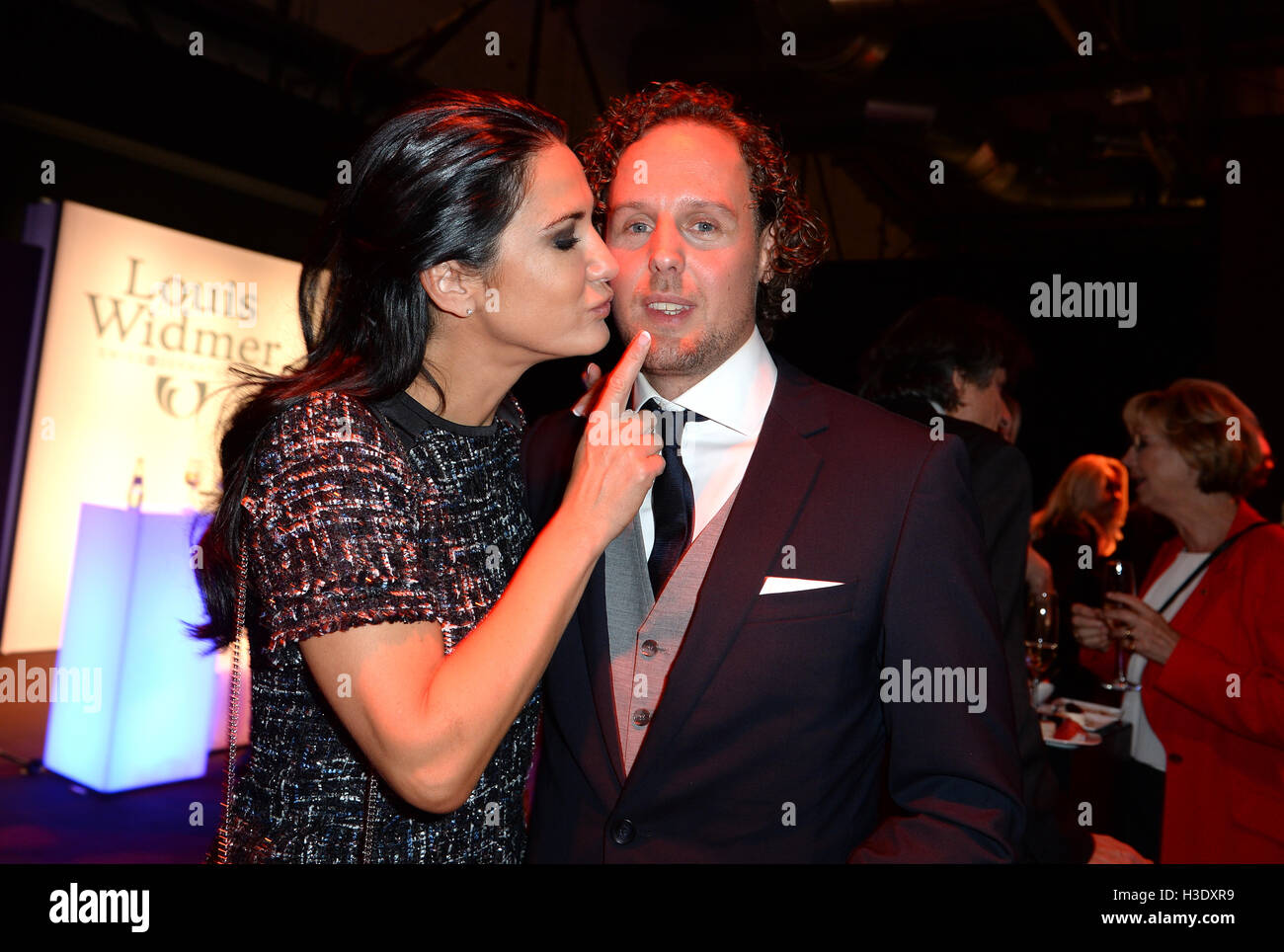Berlin, Germany. 6th Oct, 2016. Actress Mariella Ahrens and her partner ...