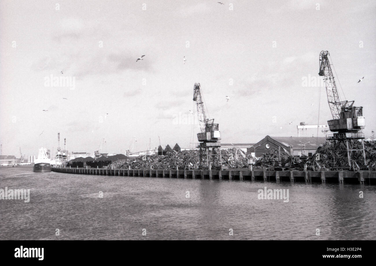 Belfast harbour black and white hi-res stock photography and images - Alamy