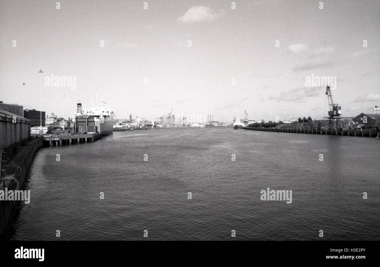 Belfast docks 1989. www.paulmcerlane.net Stock Photo - Alamy