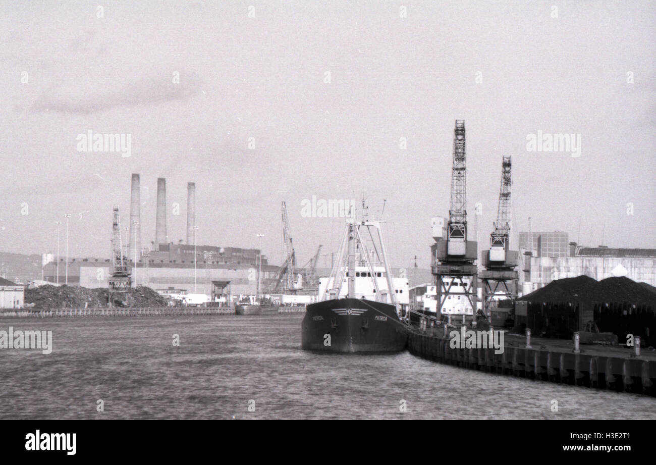 Belfast harbour black and white hi-res stock photography and images - Alamy