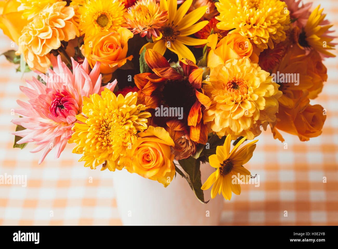 Yeloow flowers hi-res stock photography and images - Alamy