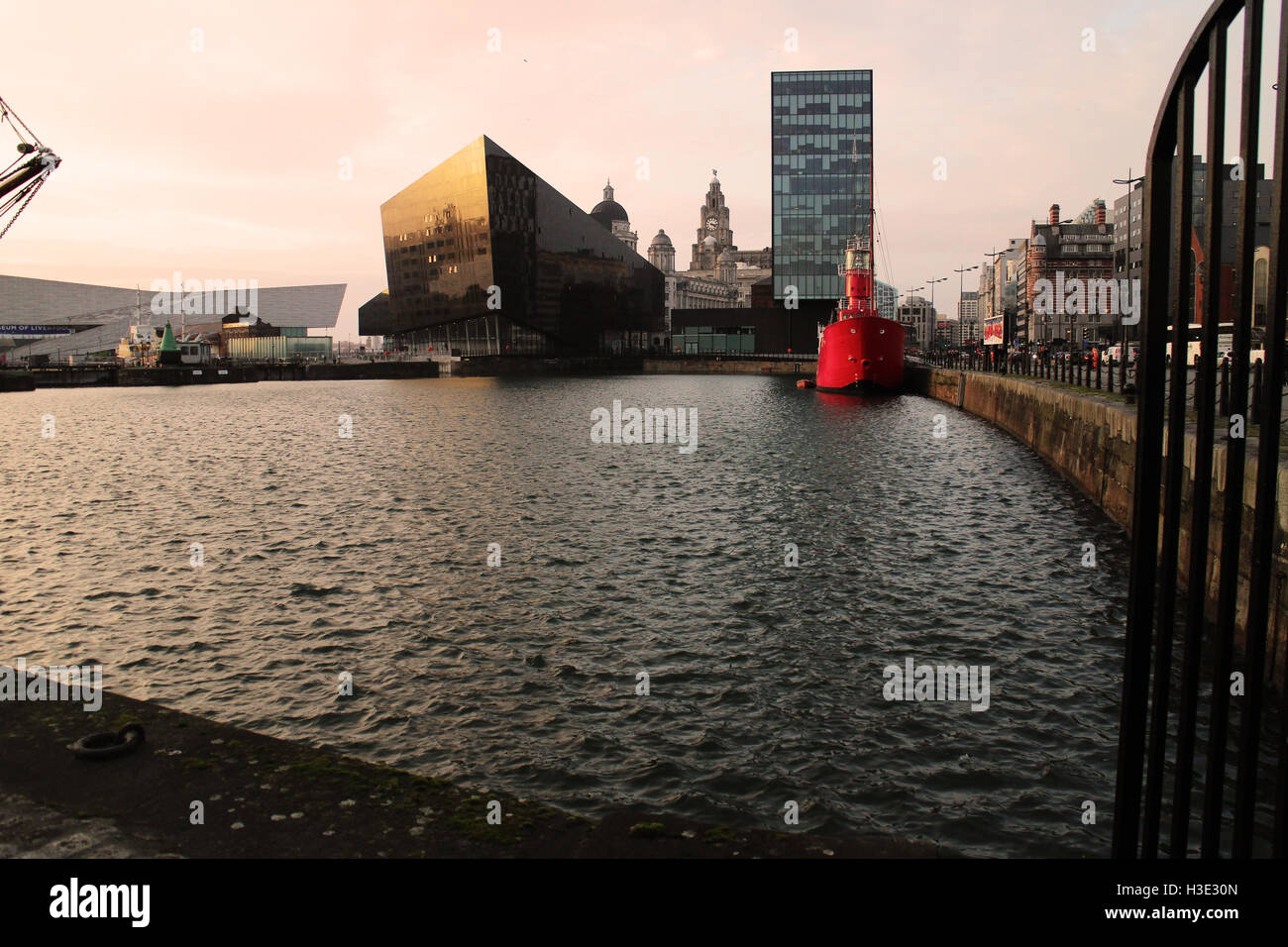 Dock picture hi-res stock photography and images - Alamy