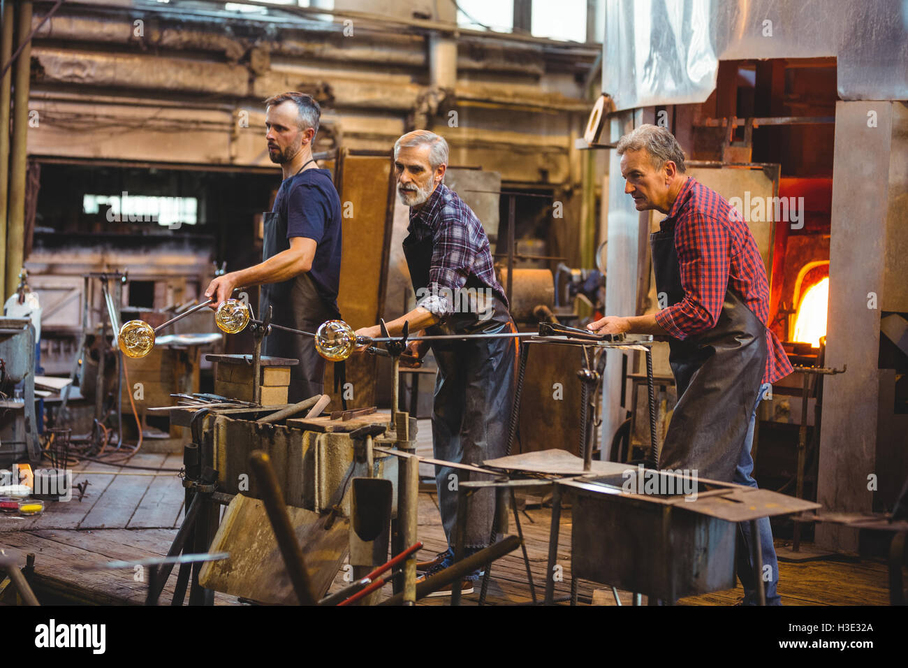 Glassblowers shaping hot glass hi-res stock photography and images - Alamy