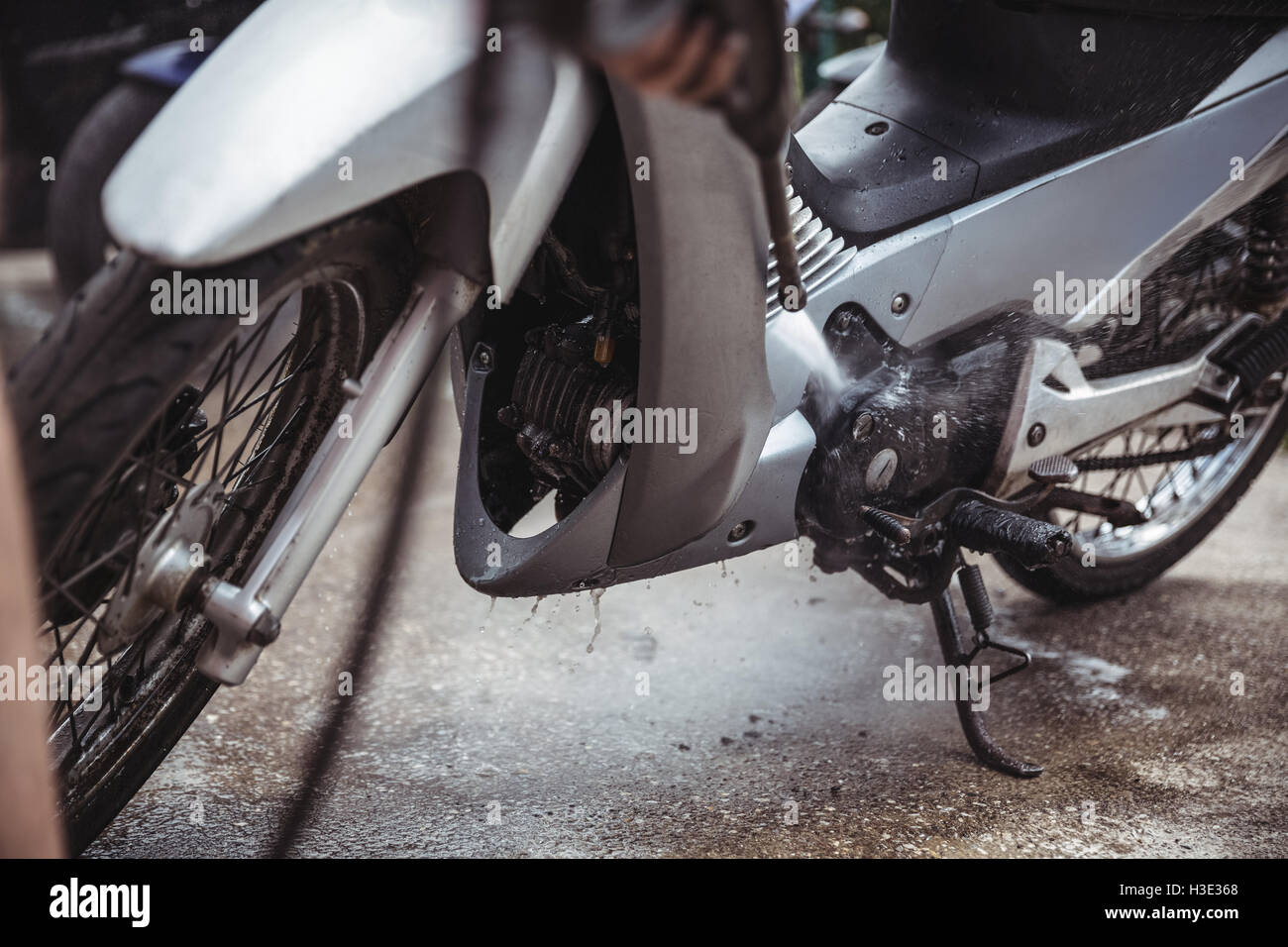 Motorcycle washing at workshop Stock Photo - Alamy