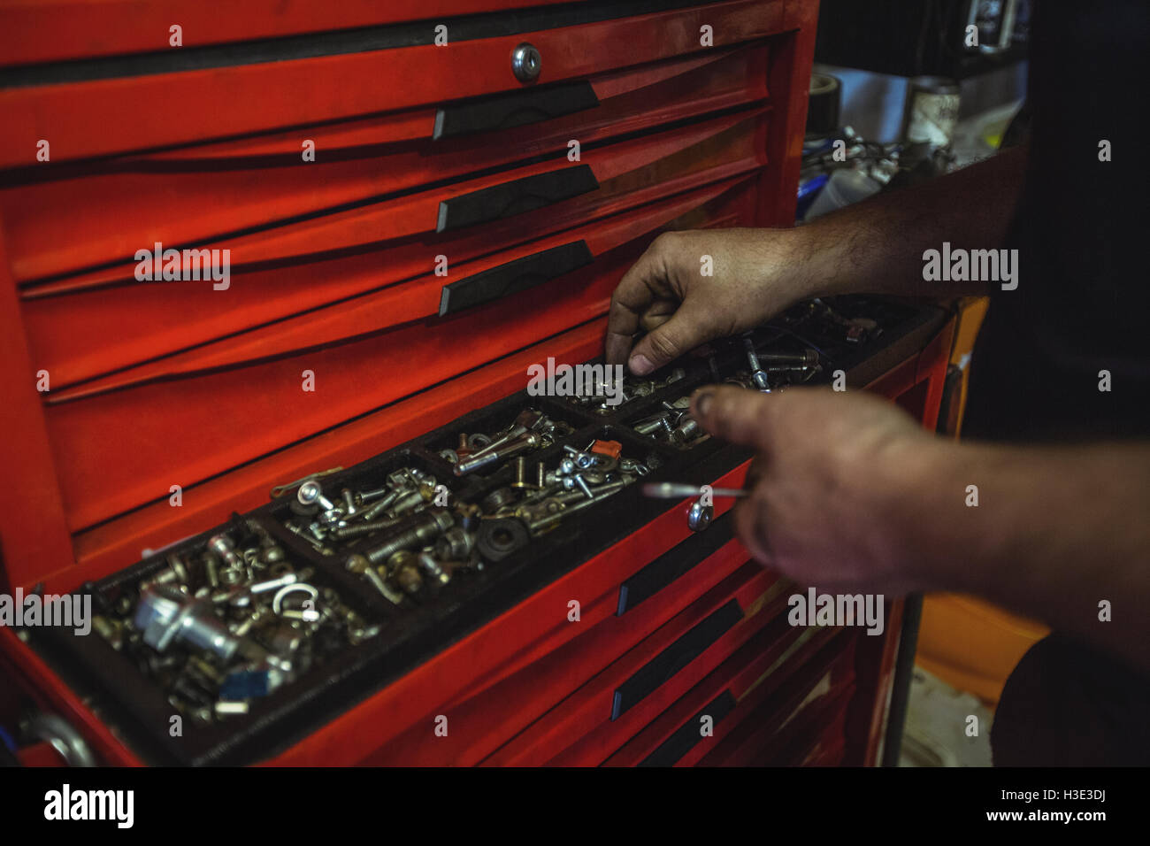 Removing parts hi-res stock photography and images - Alamy