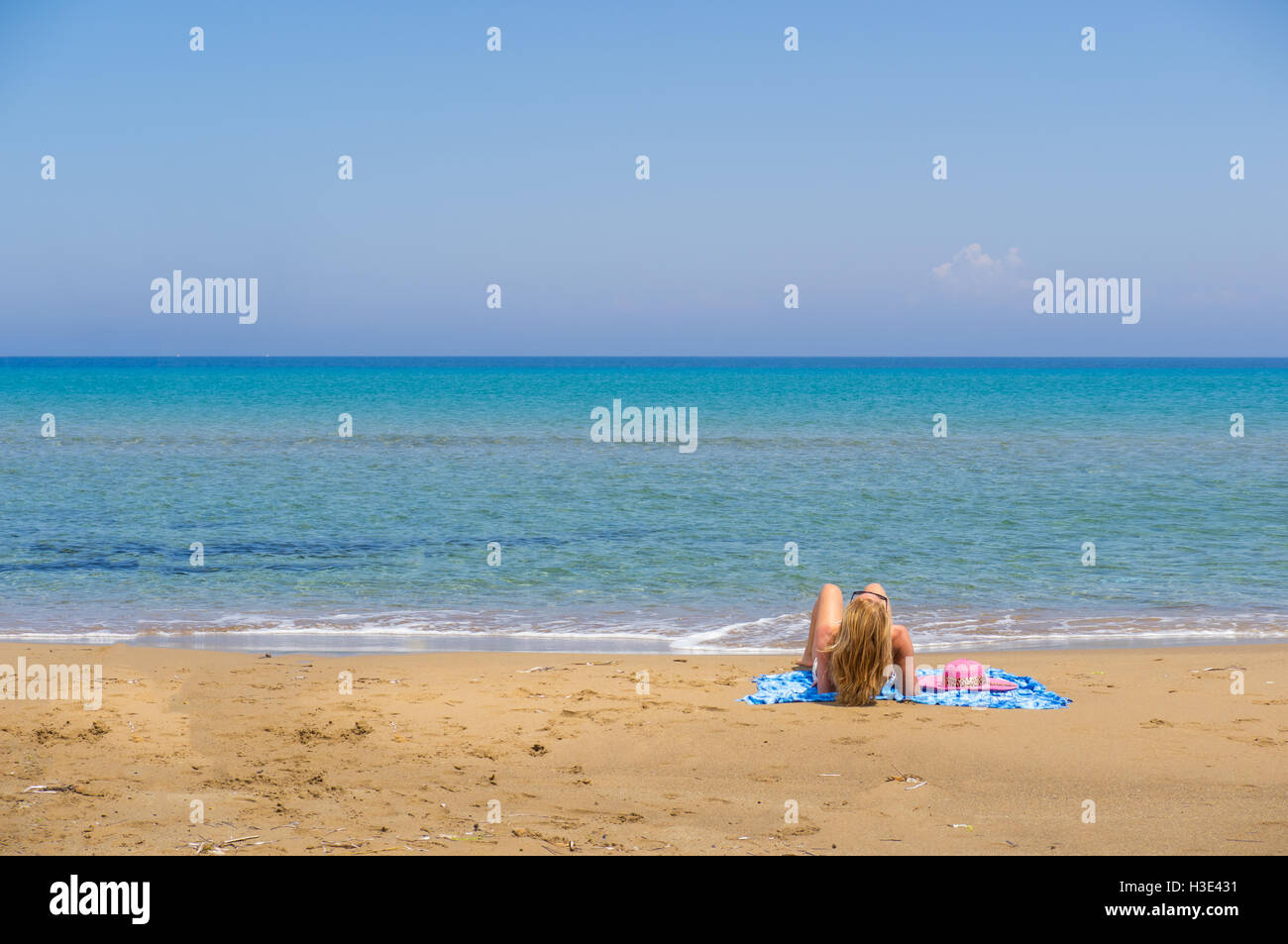 Young fashion woman relax on the beach Stock Photo - Alamy