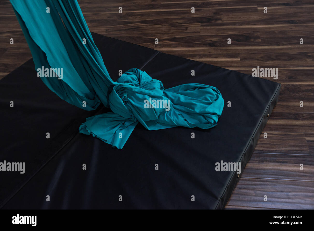 Rope acrobatics hi-res stock photography and images - Alamy