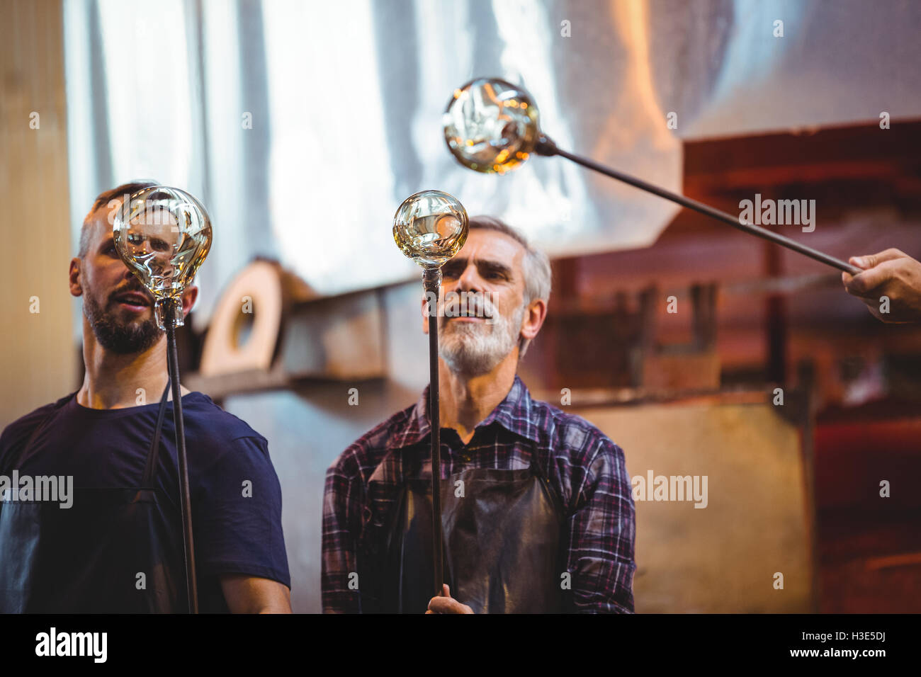 Glassblowers shaping hot glass hi-res stock photography and images - Alamy