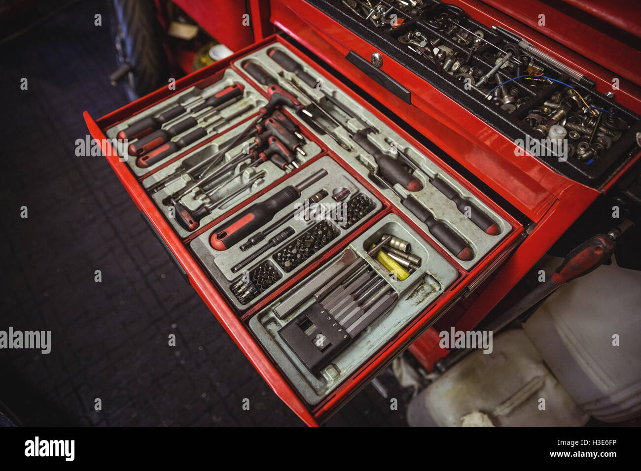 Tools arranged in tool box Stock Photo - Alamy