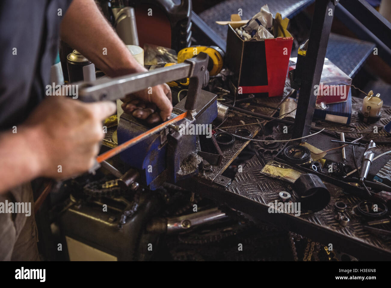 Metal cutting mechanic hi-res stock photography and images - Alamy