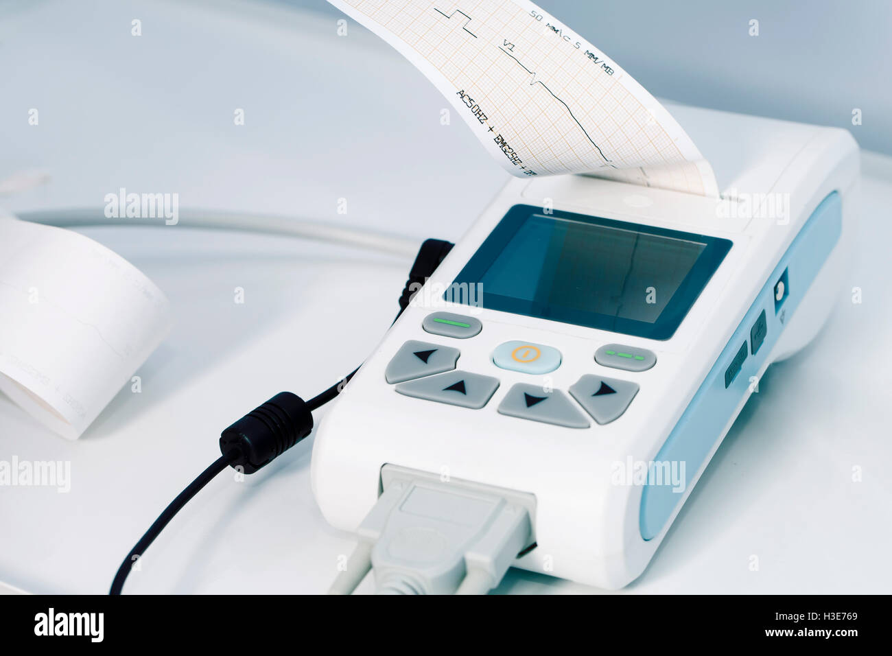 Electrocardiogram machine hi-res stock photography and images - Alamy