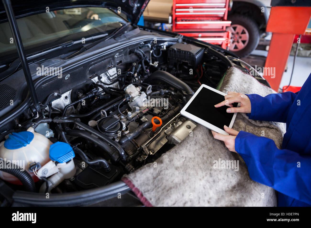 Mechanic tablet pc repairing car hi-res stock photography and images ...
