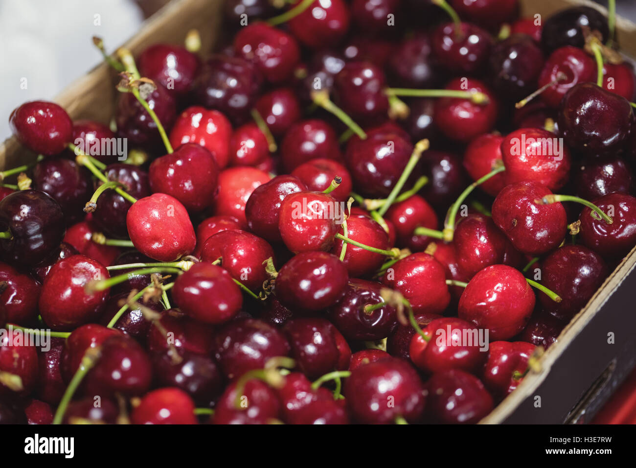 Box cherries hi-res stock photography and images - Alamy