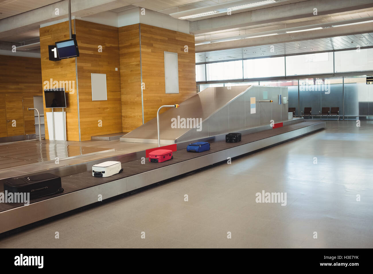 Luggage transport carousel hi-res stock photography and images - Alamy