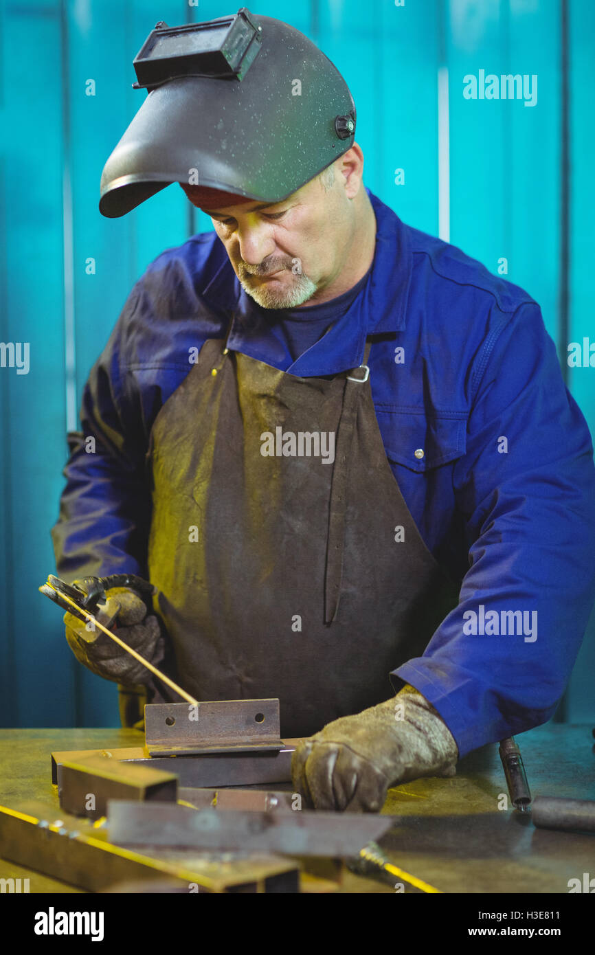 Male welder working on a piece of metal Stock Photo - Alamy