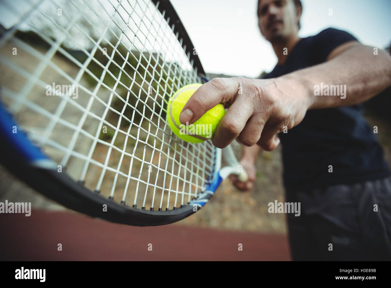 Tennis man serve hi-res stock photography and images - Alamy