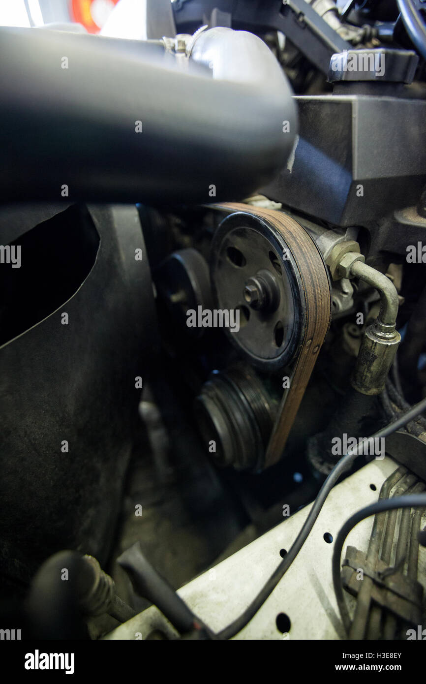 Engine components hi-res stock photography and images - Alamy