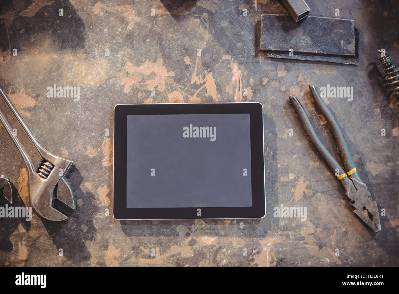 Digital communication manufacturing hi-res stock photography and images ...