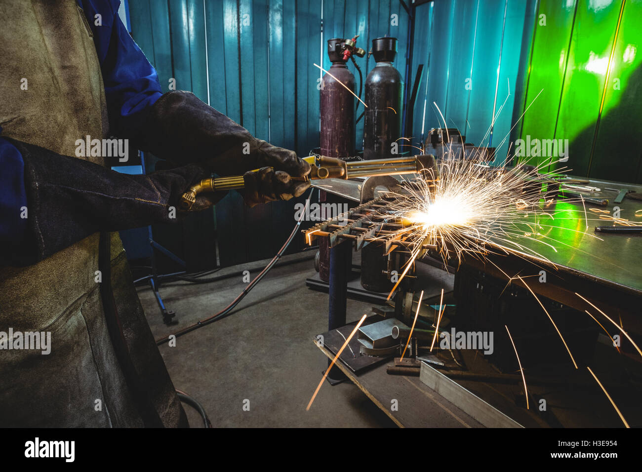 Female welder welding metal piece hi-res stock photography and images ...