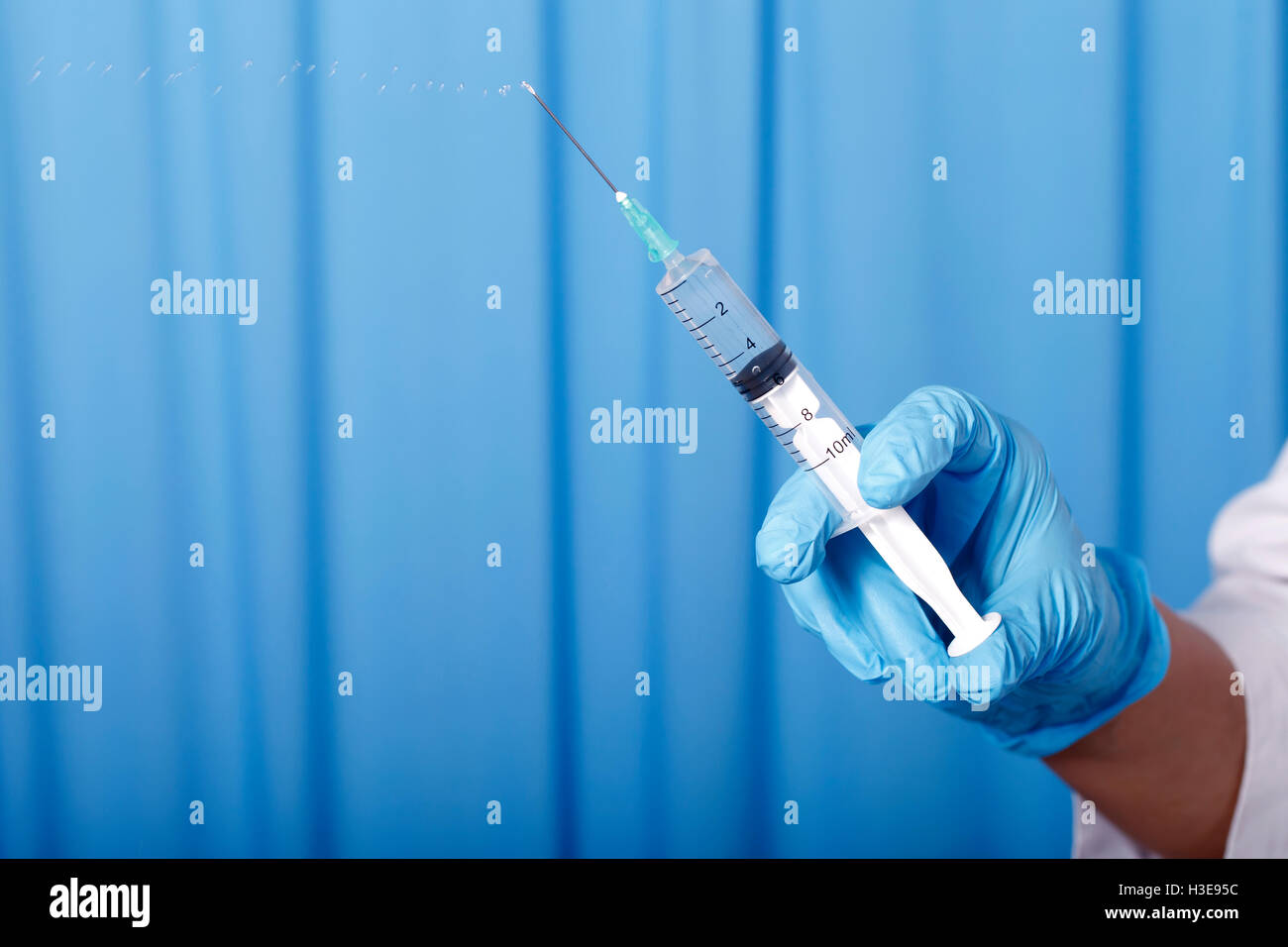 Drug syringe room hi-res stock photography and images - Alamy