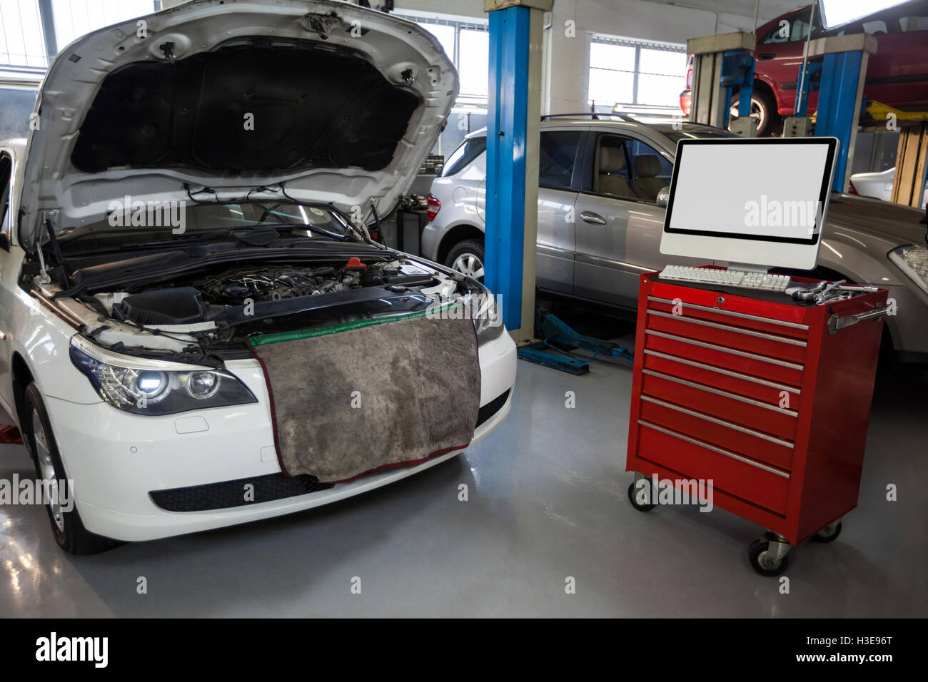 Car at repair garage Stock Photo - Alamy