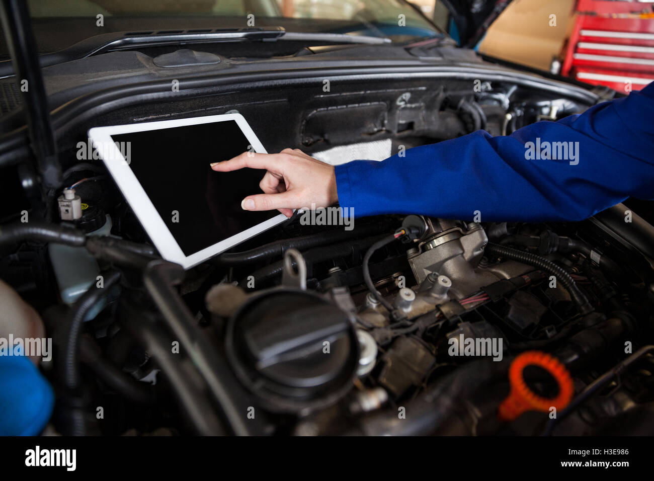 Mechanic tablet pc repairing car hi-res stock photography and images ...