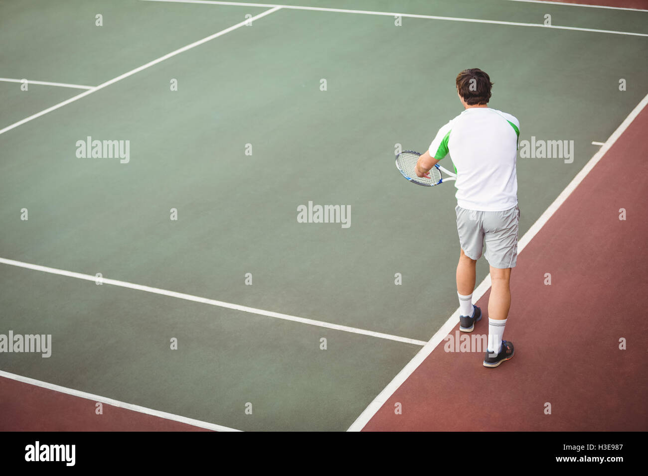 Tennis man serving hi-res stock photography and images - Alamy