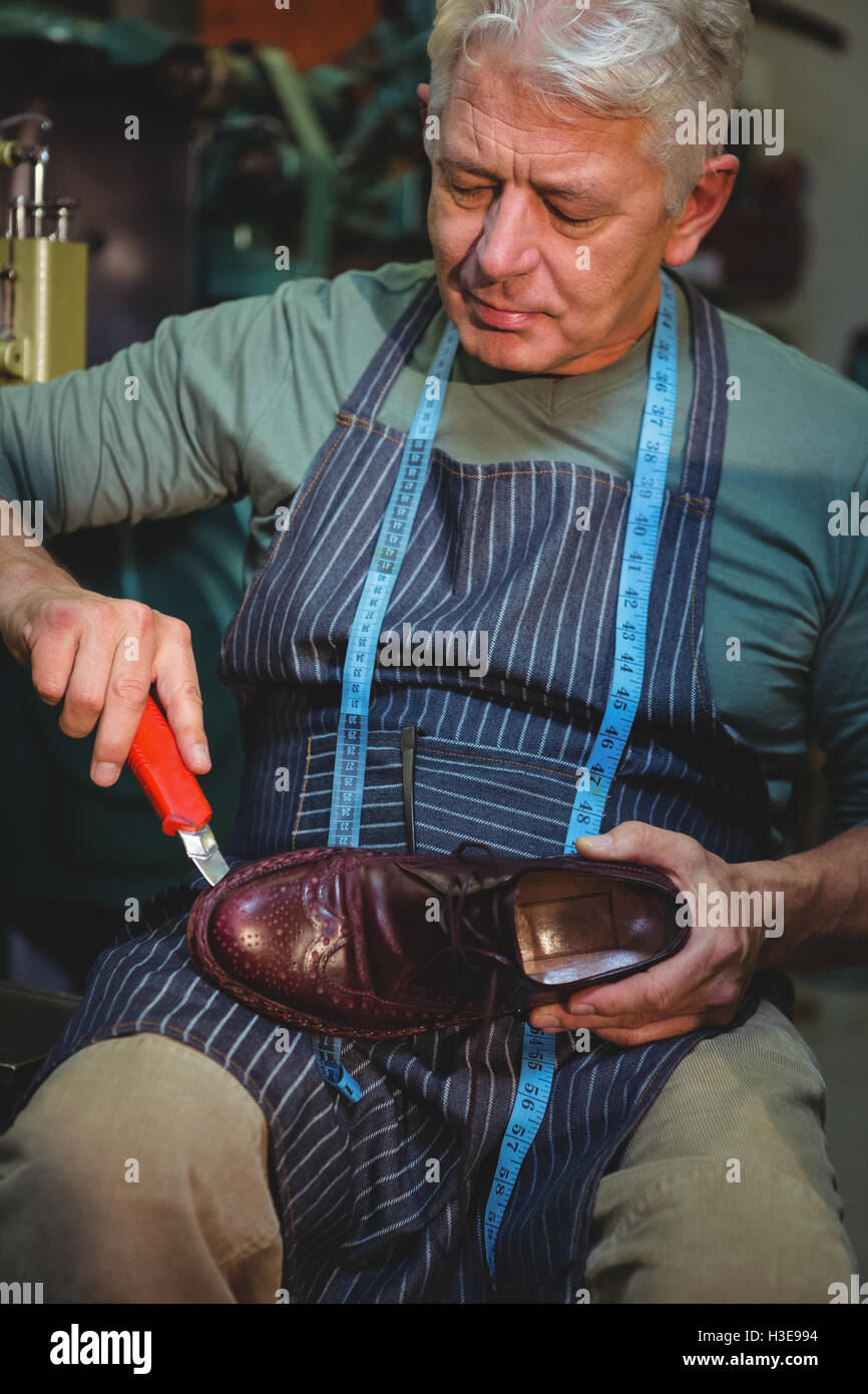 Shoemakers apron hi-res stock photography and images - Alamy