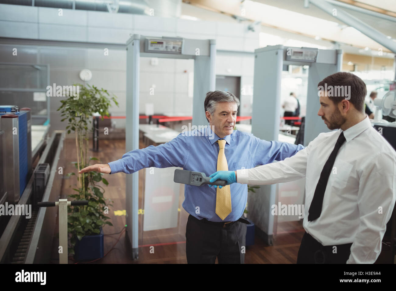 Airport security checkpoint hi-res stock photography and images - Alamy
