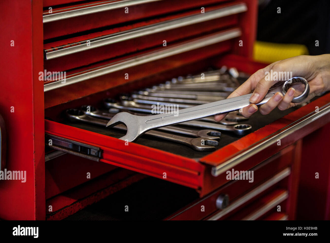 Mechanic hand hi-res stock photography and images - Alamy