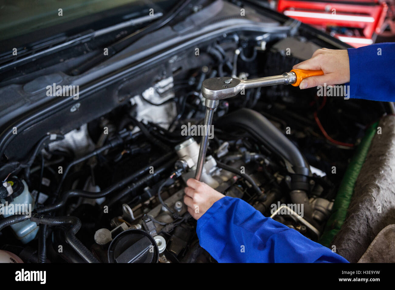 Mechanic servicing car engine Stock Photo - Alamy