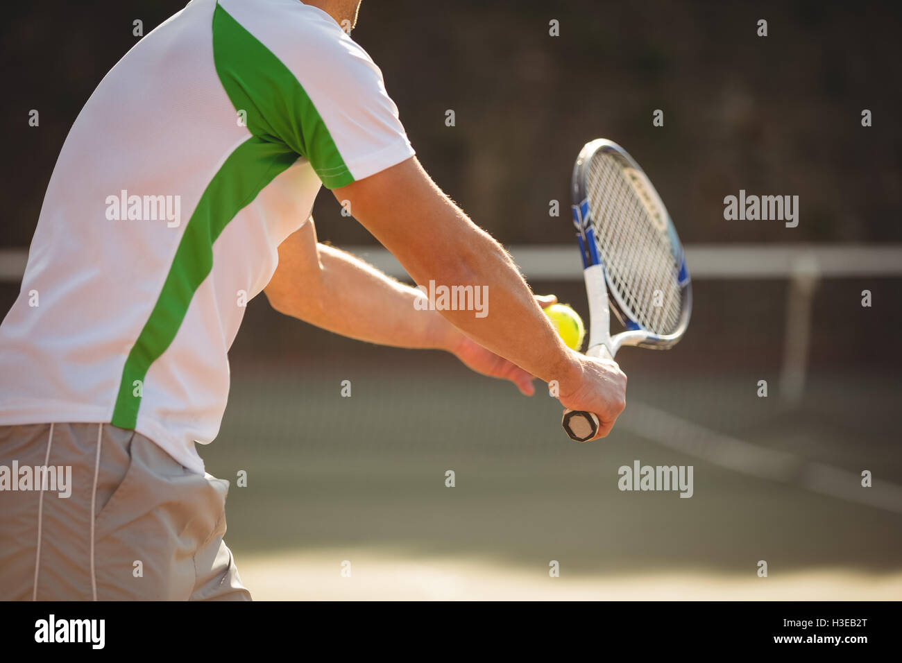 Tennis man serving hi-res stock photography and images - Alamy
