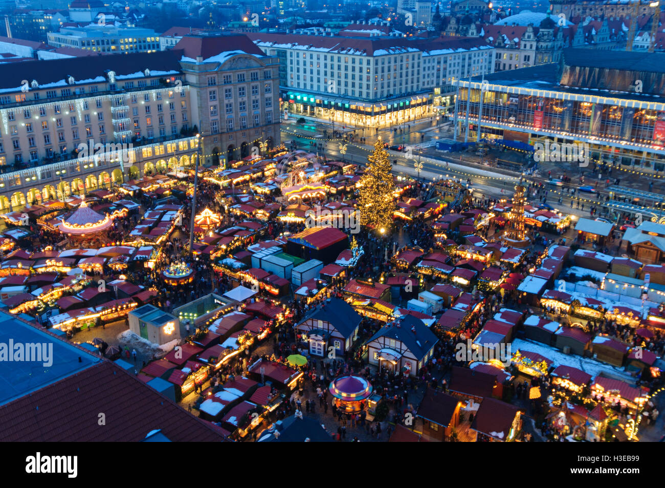 Striezelmarkt christmas market on the market square hi-res stock ...