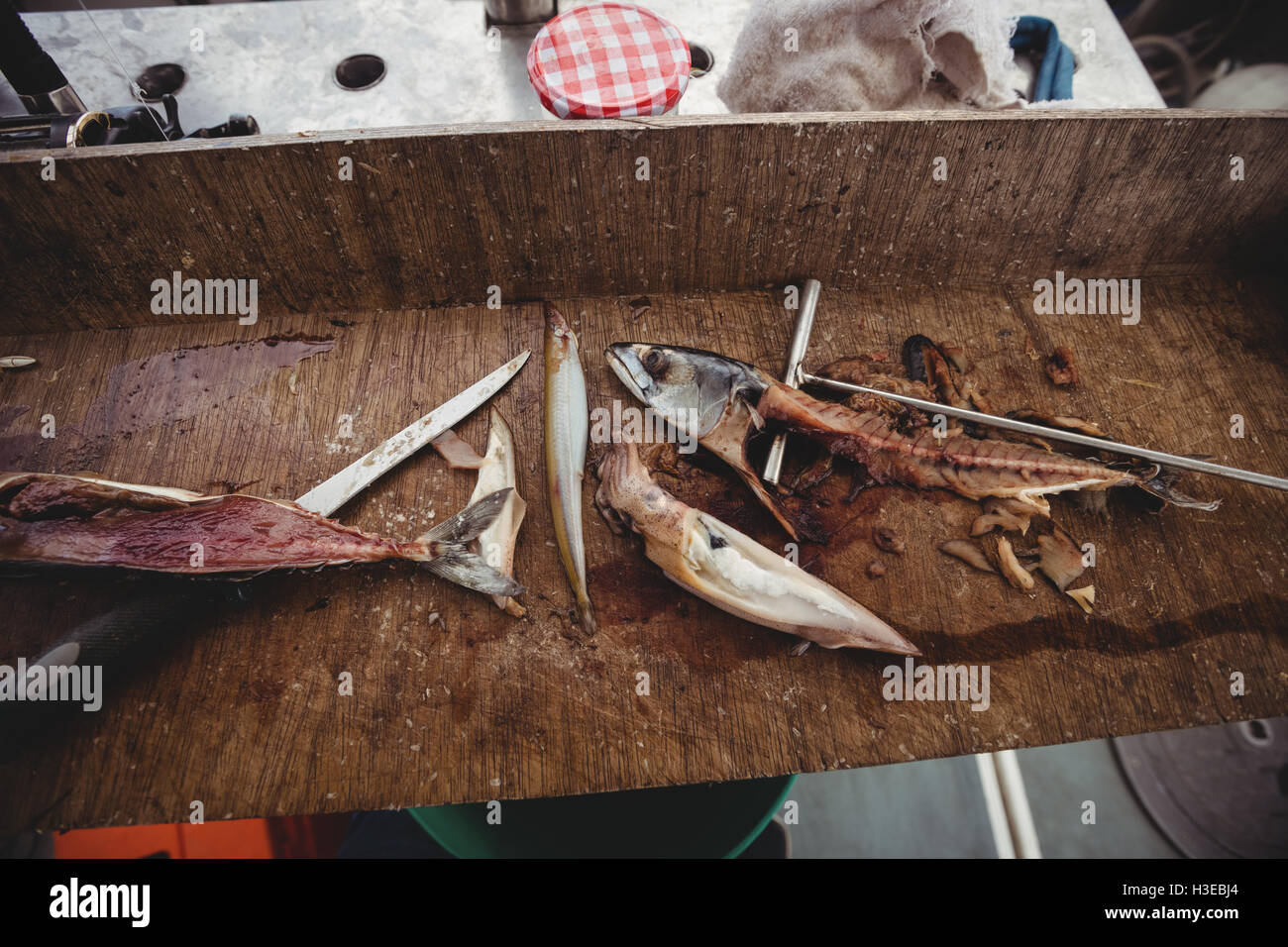 Table of fish hi-res stock photography and images - Alamy