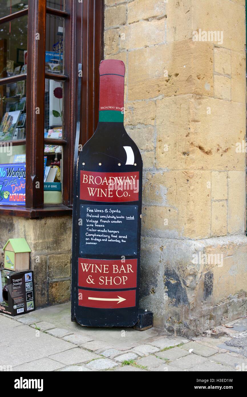 Wine shop logo hi-res stock photography and images - Alamy