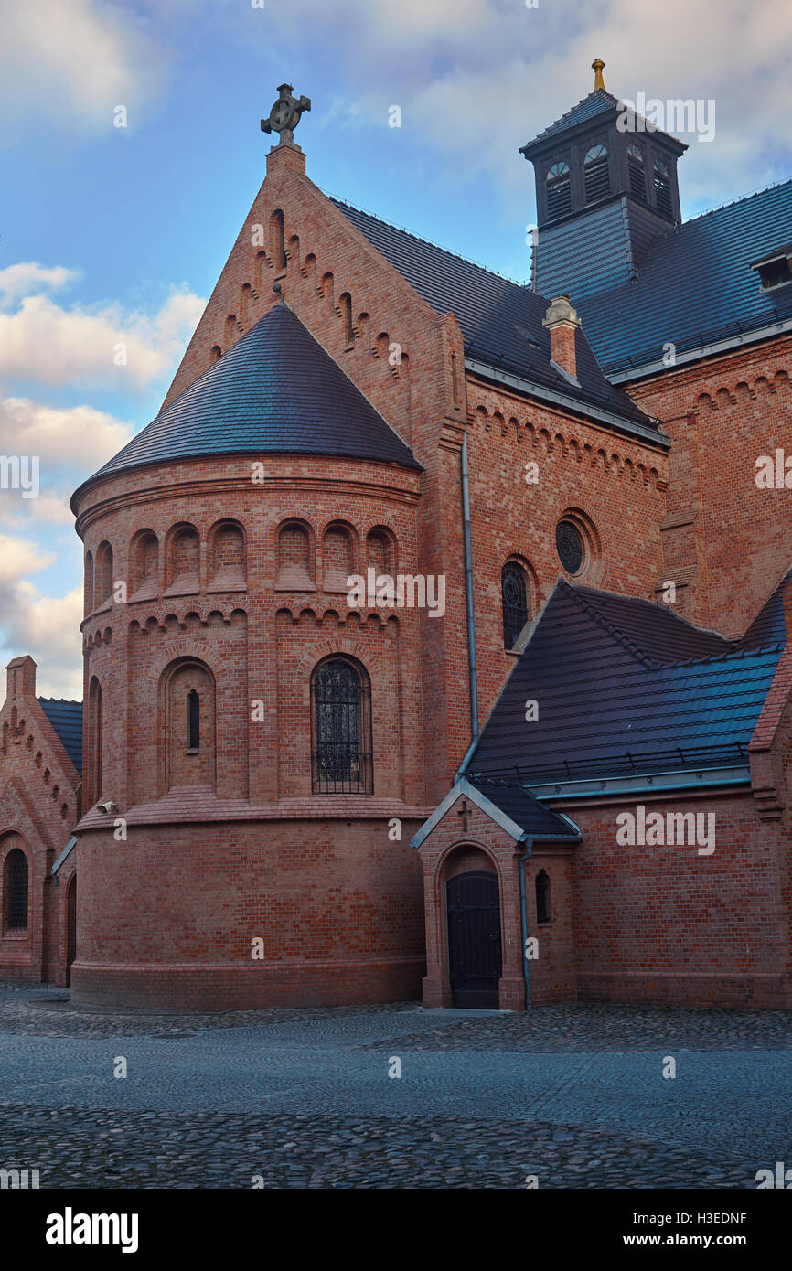 Romanesque style basilica hi-res stock photography and images - Alamy