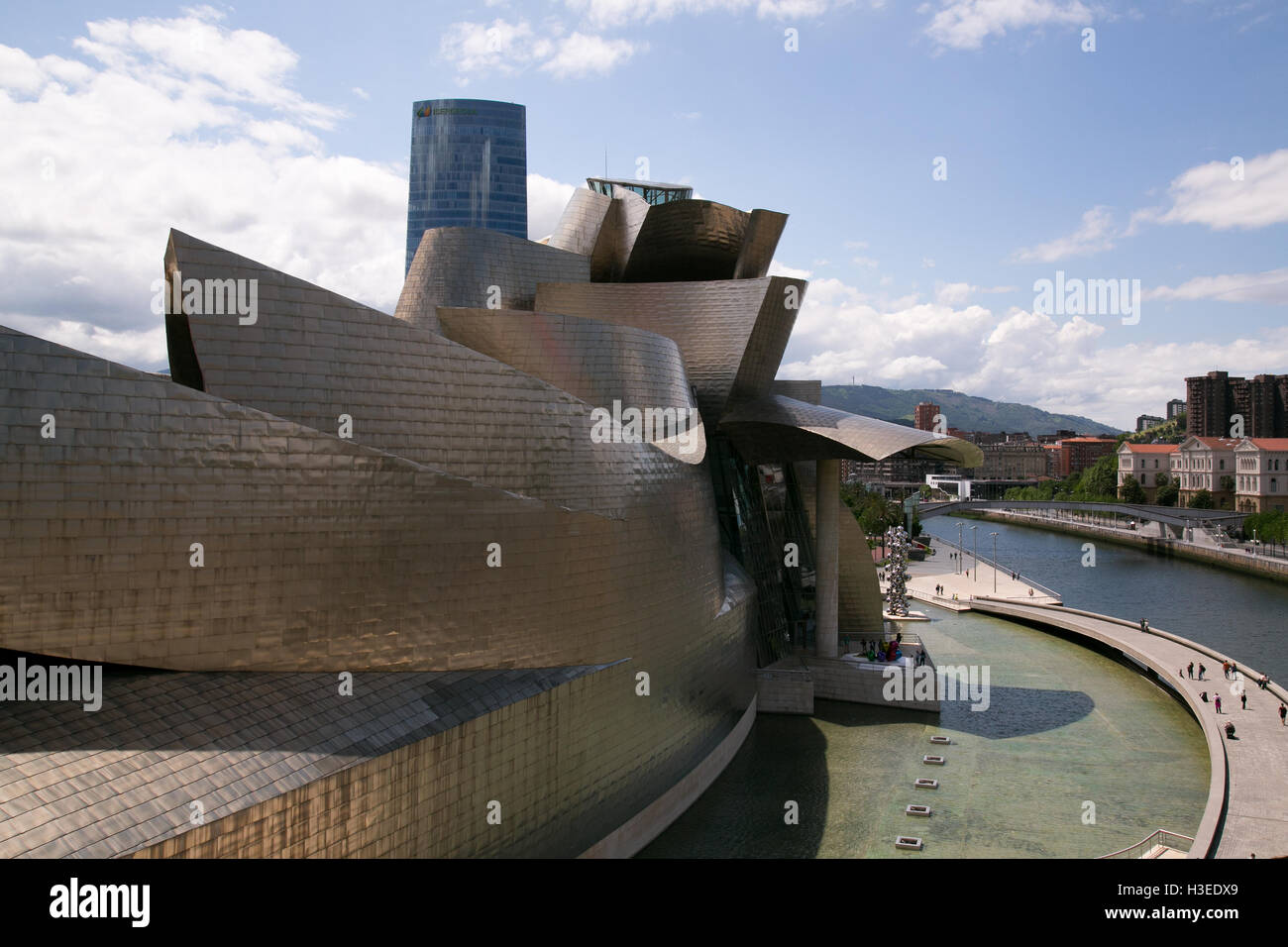 Guggenheim museum in bilbao spain hi-res stock photography and images ...