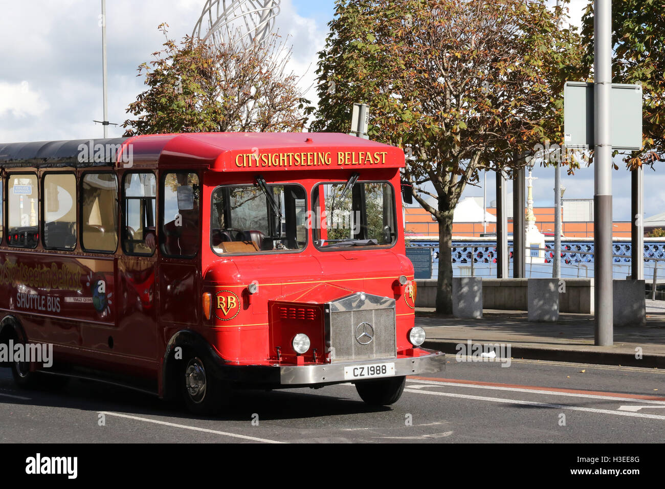 Tour bus belfast hi-res stock photography and images - Alamy