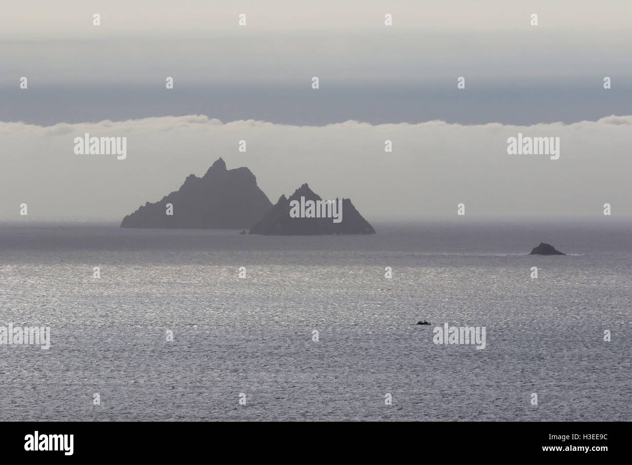 Distant view of the skelligs hi-res stock photography and images - Alamy