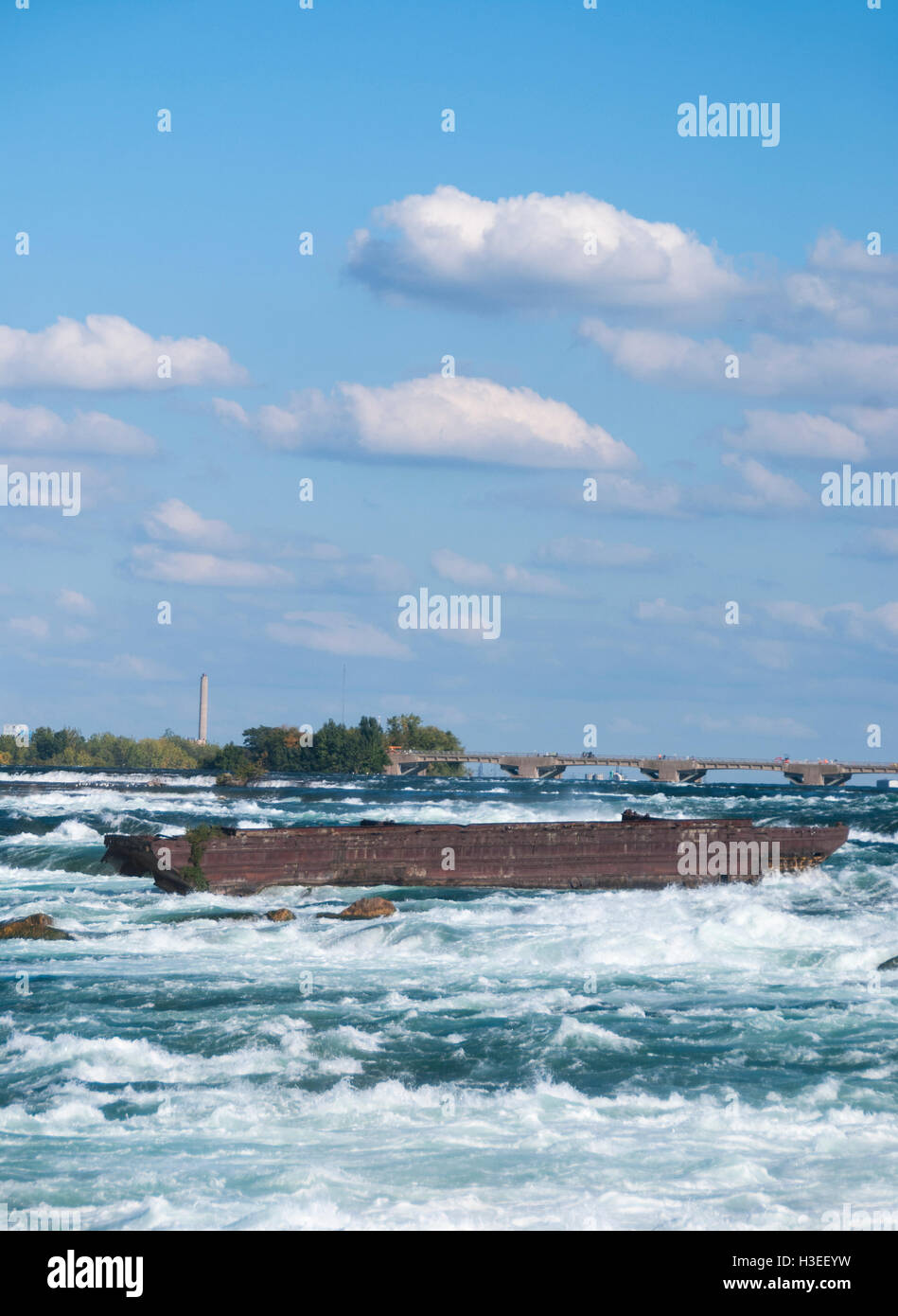 Old scow niagara falls canada hi-res stock photography and images - Alamy
