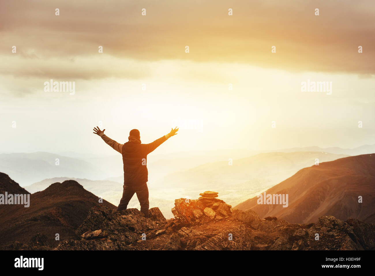 Man winner pose win mountains concept Stock Photo - Alamy