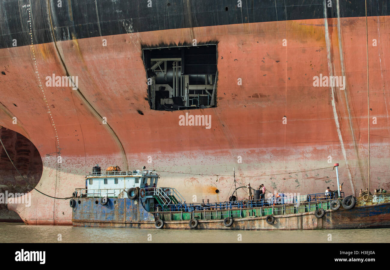 Bangladesh ship breaking hi-res stock photography and images - Alamy