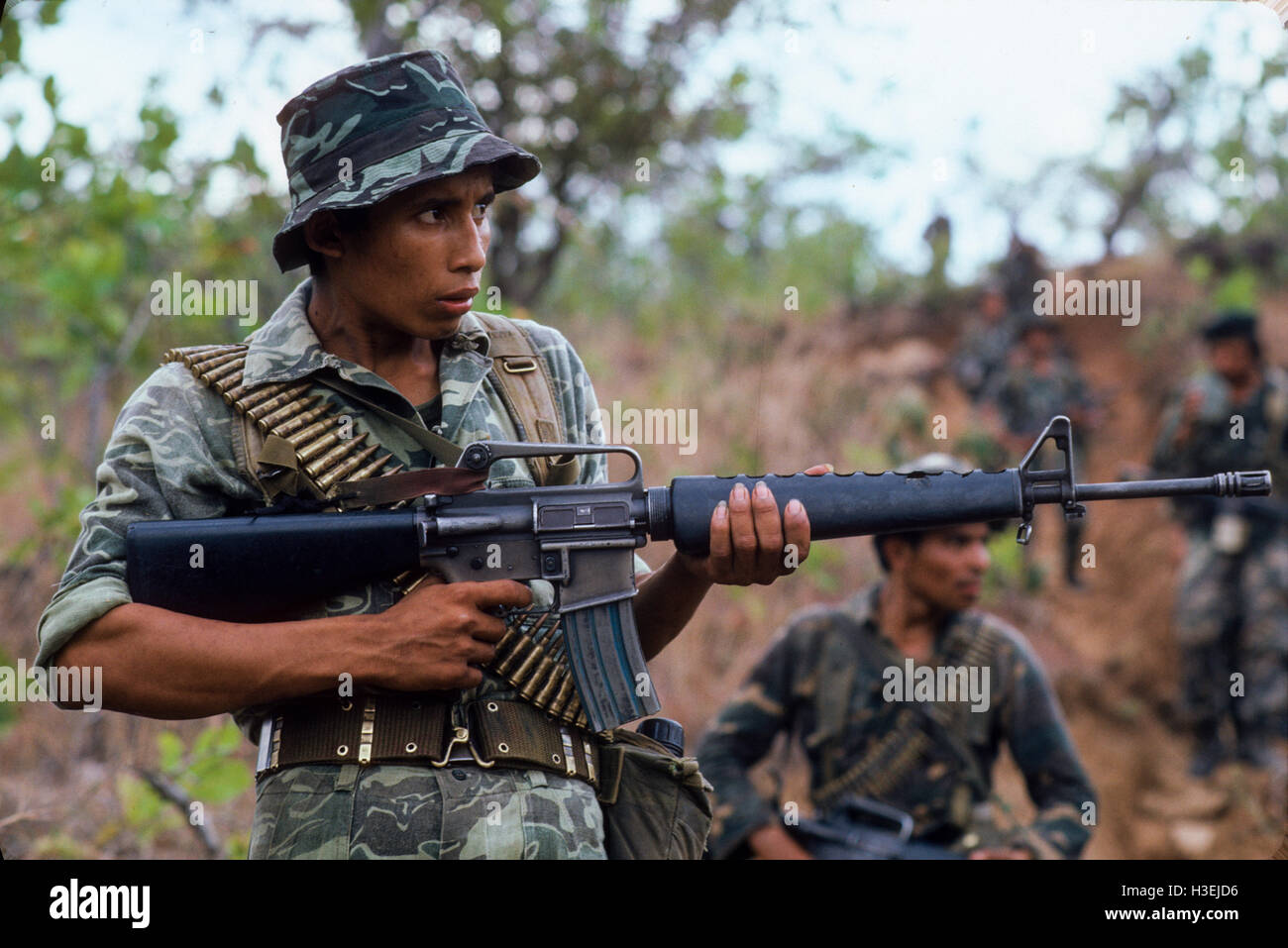 El Salvador, 1986. Government soldiers in camouflage on patrol in in ...