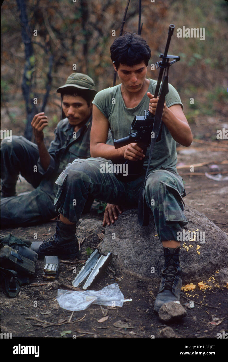 El Salvador, 1986. Government soldiers in camouflage on patrol in in ...
