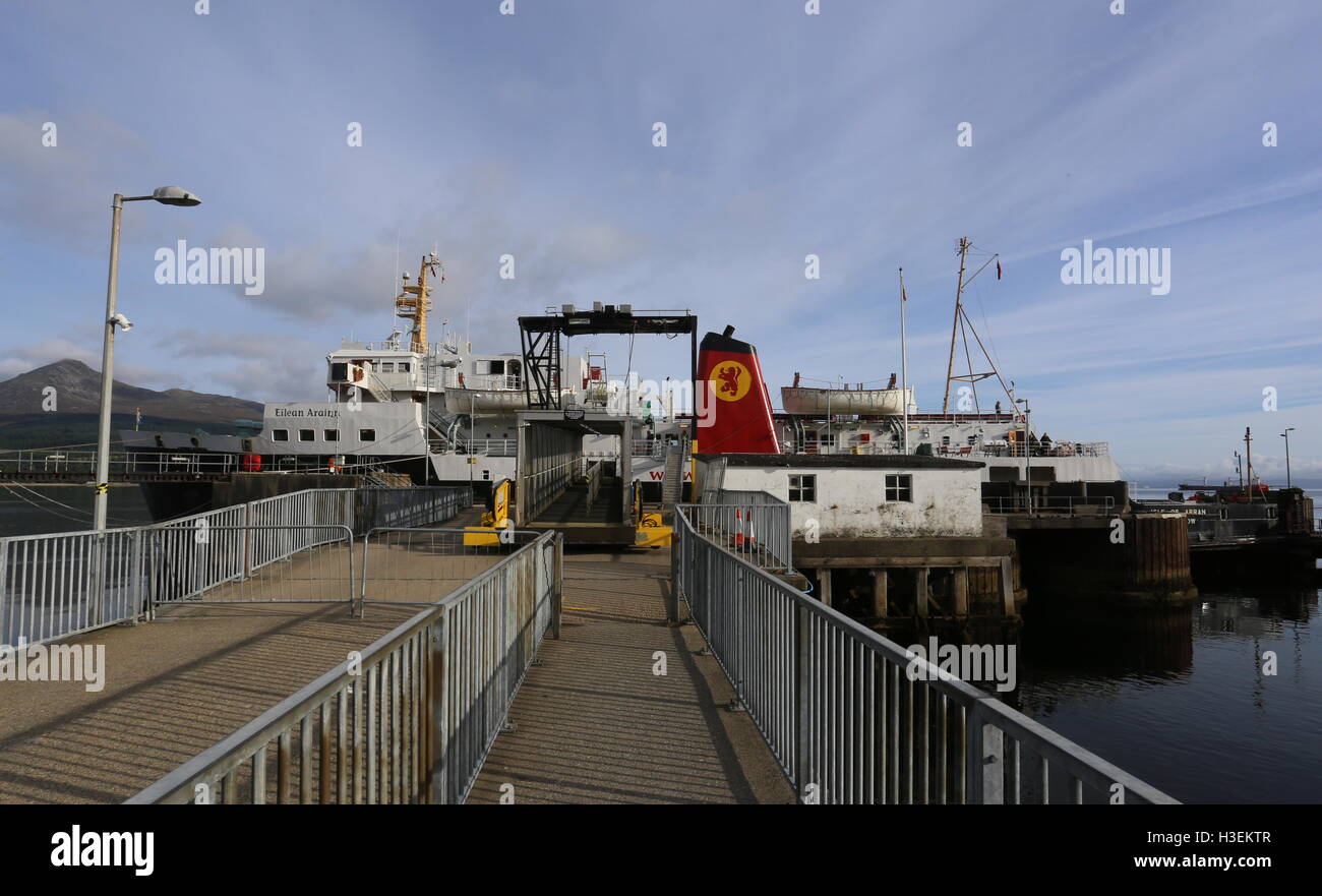 Passenger boarding ramps calmac ferry hi-res stock photography and ...