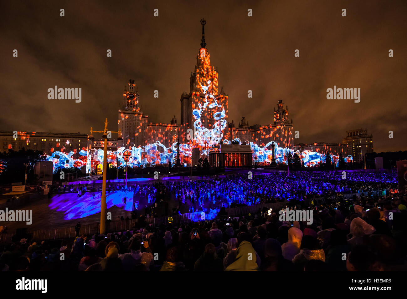Guinness light installation hi-res stock photography and images - Alamy